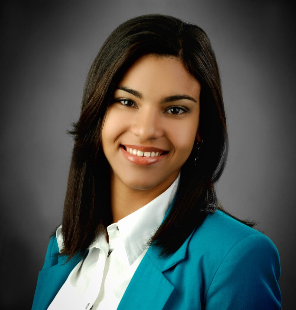 Michelle Moni - Castillo y Castillo